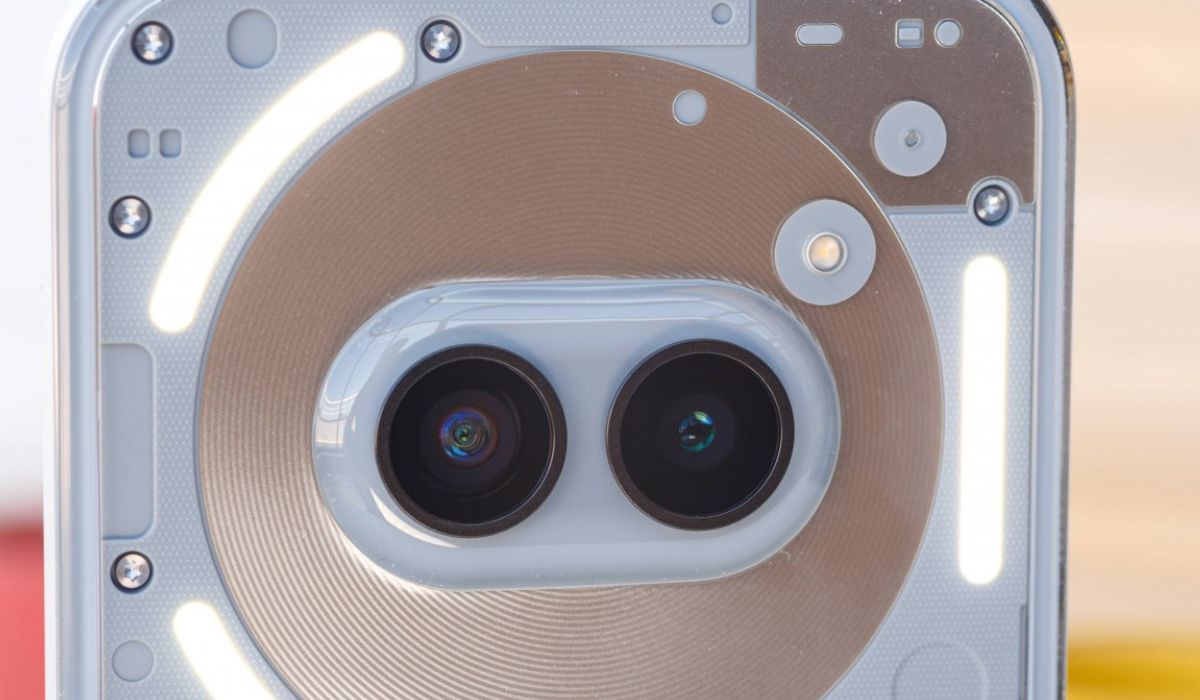 Cận cảnh Nothing Phone (2a) Plus: Dimensity 7350 Pro 5G, camera selfie quay video 4K, sạc 50W